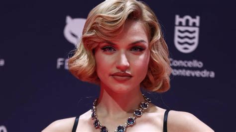 Mirela Balic Premios Feroz 2025 El Estiloso Guiño De Mirela Balić A Madonna En Los Premios