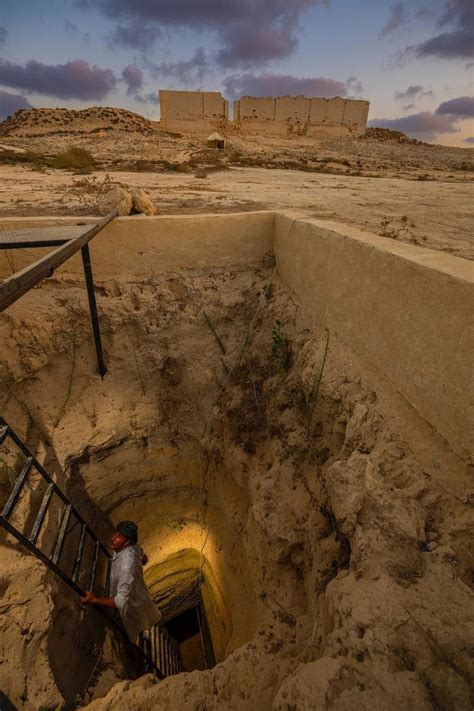 Quest For Queen Cleopatras Lost Tomb Reveals A Sunken Ancient Harbor