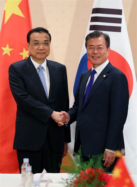 한중 정상 “한중 관계 오랜 친구처럼 발전시키기로…비핵화 추진도 함께하기로” 브릿지경제