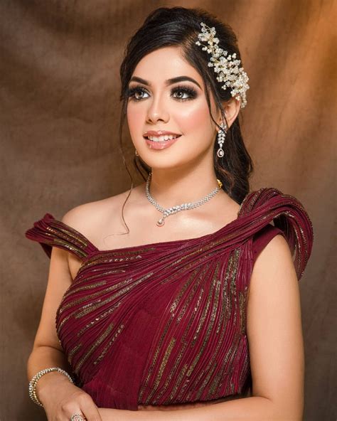 30 Best Engagement Makeup Looks To Steal The Spotlight