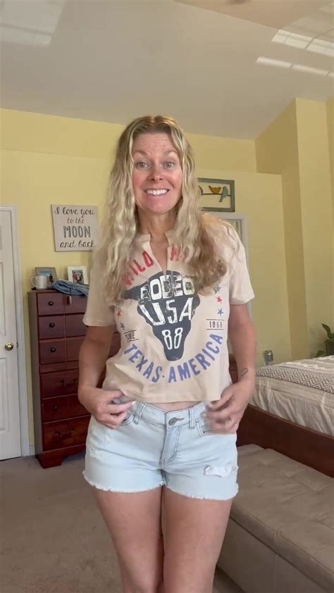 Do You Like Milfs Who Love To Flash