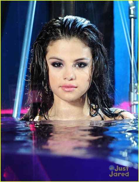 Selena Gomez Bugil