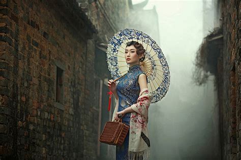 旗袍韵味 烟雨江南，撑一把油纸伞