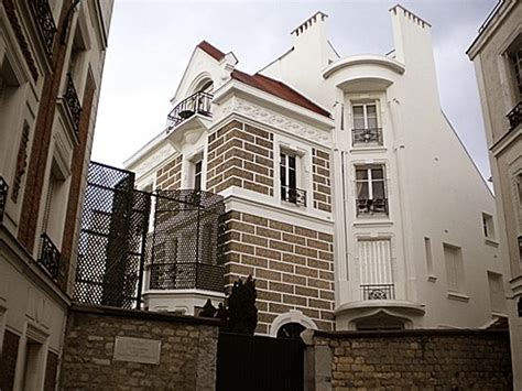 Dalidas House In Montmartre Private Hotel View On Paris