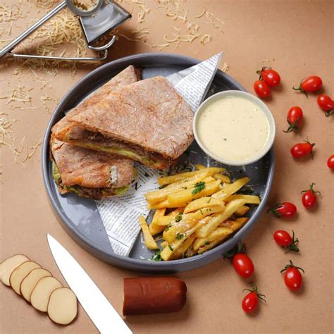 ساندویچ رست بیف Déjà Vu Restaurant