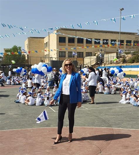 אודות עינת אמיר עינת אמיר