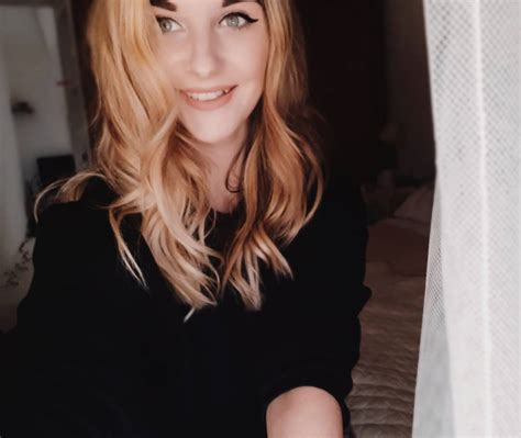 Landing Life Author Danielle Leigh