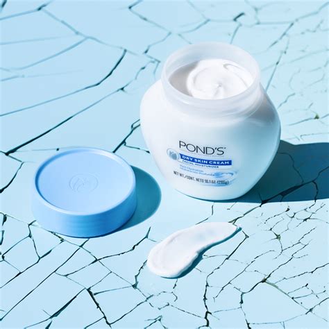 Hyaluronic Acid Face Moisturizer Vitamin E And B3 Ponds Ponds Us