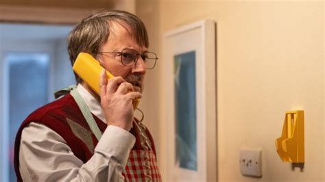 Whats On Tv Tonight David Mitchell Turns Detective In Cosy Crime Comedy Ludwig