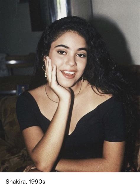 Pin By Leanna On People Shakira Hair Shakira Young Shakira With
