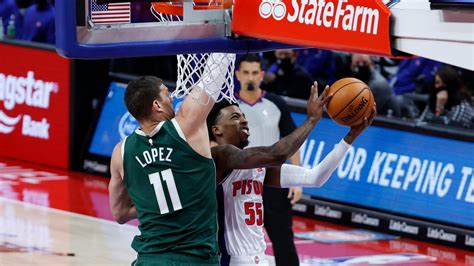 Milwaukee Bucks Officially Sign Guard Delon Wright