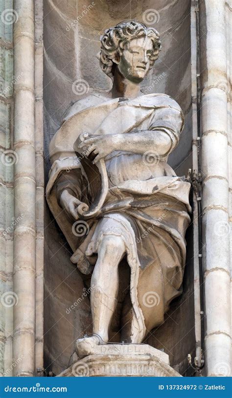 Prohet Daniel Statyn På Milanos Katedral Arkivfoto Bild Av Religion Mary 137324972
