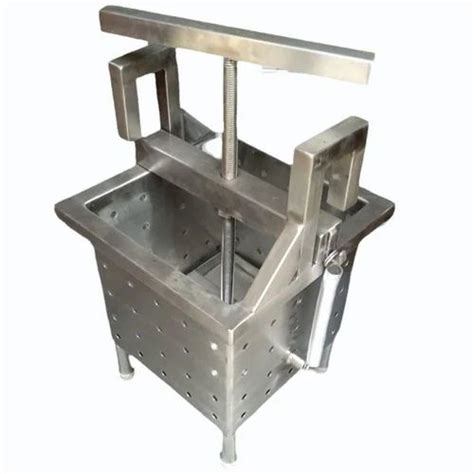 Semi Automatic Paneer Making Machine Tank Capacity 200 Litres At Rs
