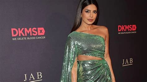 Priyanka Chopra En Hermosa Oscars 2023 Priyanka Chopra Jonas Grabs