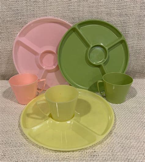 Vintage Divided Snack Plates Matching Colored Cups Set Of 3 Pink Yellow