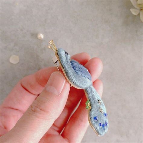 孔雀の刺繍ブローチ 青い鳥アクセサリー Kotorino コトリノ Minne Bygmoペパボ 国内最大級のハンドメイド・手作り通販サイト