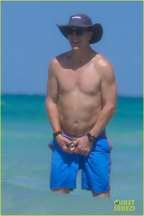 Peyton Manning Flaunts Ripped Abs While Shirtless At The Beach Photos