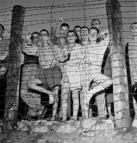 Schiavi E Servi Hell Behind The Picture