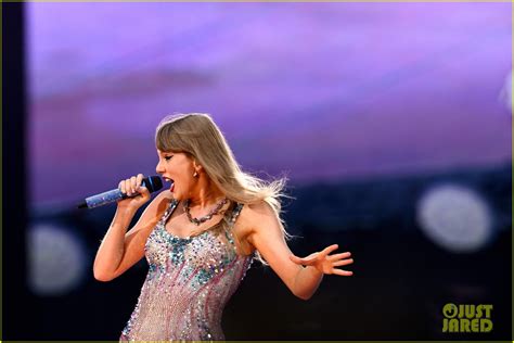 Taylor Swift Brings Out Ed Sheeran As Surprise Guest At First Show Of