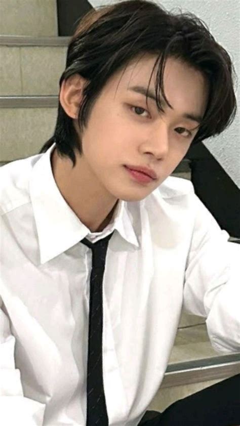 Pins By You에 있는 K Pop Lover님의 핀 연예인 포즈 헤어스타일