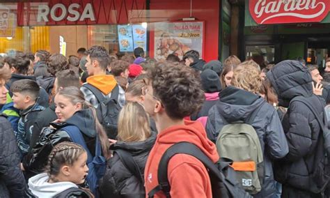 Video Foto Isterie De Black Friday în Cluj Napoca S A Dat Shaorma