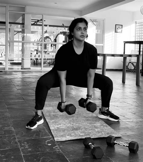 Ramya Nambeesan Boobs And Ass Work Outs Rramyanambeesan
