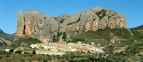Vuelta A Los Mallos De Agüero Excursiones Por Huesca