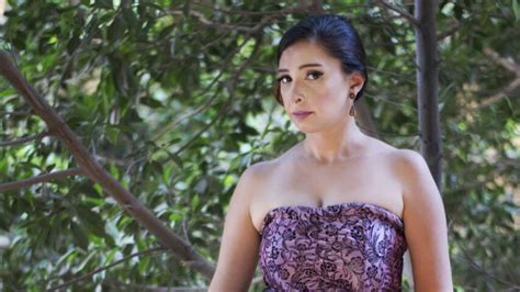 نجلاء يونس أعمل سائقة أجرة متنكرة ولهذا السبب انفصلت عن زوجي فوشيا