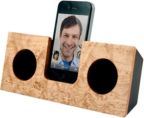 Beautiful Iphone Amplifier Made From Wood Geekalerts