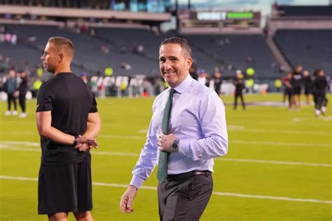 Eagles Owner Shutdown Heckling Fan With A Simple Nsfw Response