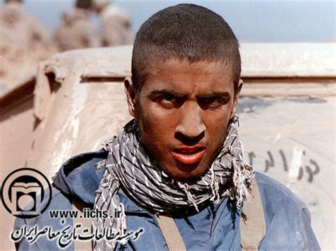 نوجوانان در جبهه‌های نبرد، در دوران دفاع مقدس در آیینه تصاویر تصاوير بزرگ تاریخ معاصر