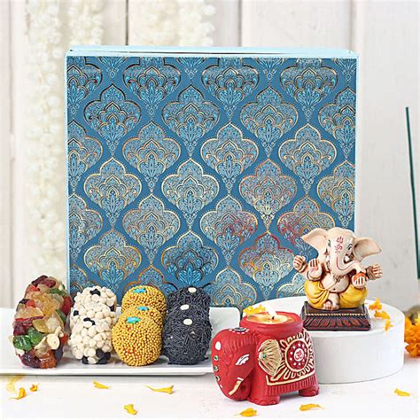 Festive Fun Assorted Trinkets Combo Netherlands T Festive Fun