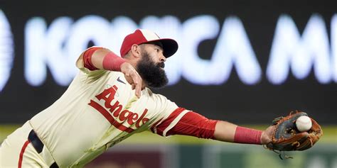 Luis Guillorme Signs With D Backs