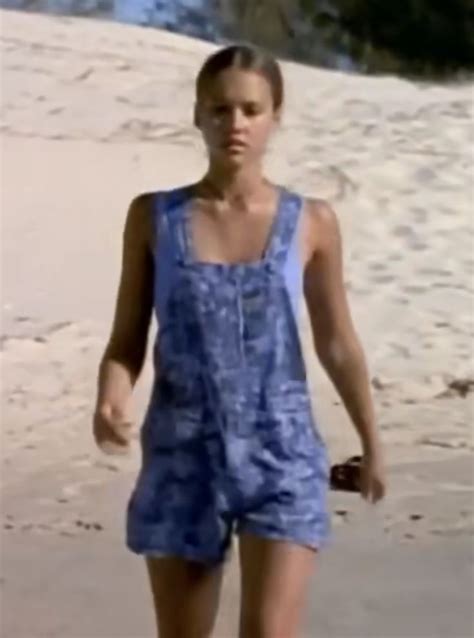 Jessica Alba ~ Flipper Jessica Alba Jessica Alba Outfit Jessica