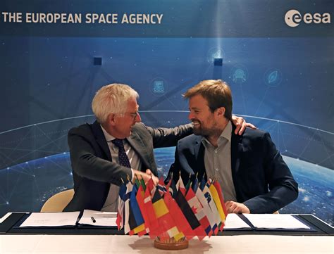 Esa Javier Benedicto And Emile De Rijk Agree New Hummingsat Contract