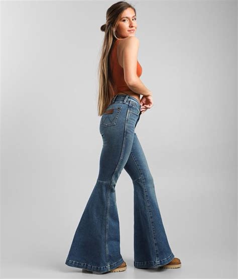 Modern Bell Bottom Jeans Outfit In 2024 Chic Style Ideas