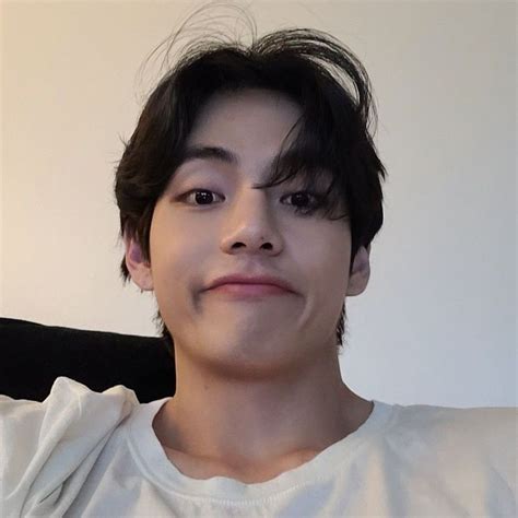 Pin By 𔘓 Vante On Tae Taehyung Selca Taehyung Bangtan