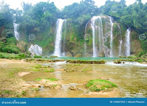 Ban Gioc Waterfall Or Detian Falls Vietnam S Best Known Waterfall
