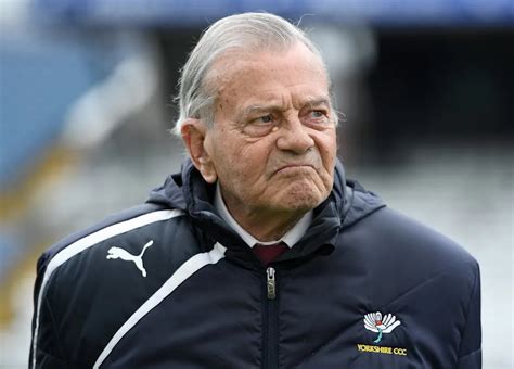 Dickie Bird Legendary Cricket Umpire Dies Aged 92 Yahoo Sports