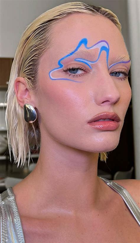 50 Vibrant Makeup Looks For Bright Weather Ocean Vibe