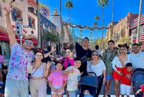 Junto A Mickey Mouse Así Disfrutan De Sus Vacaciones Las Figuras De Colo Colo