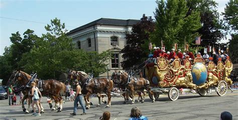 Sandpaper Catherine And Bob Join The Circus