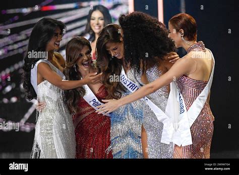 The Five Final Contestants Embrace During The Annual Miss Venezuela