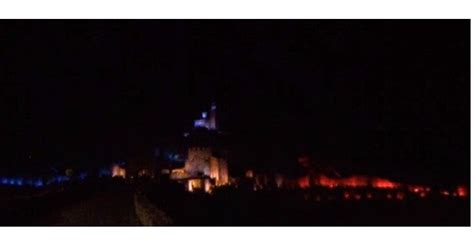 И Царевец осветен с цветовете на френското знаме