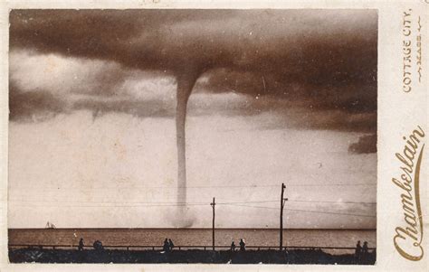 Fearless Photographs Of The First Tornado Chasers