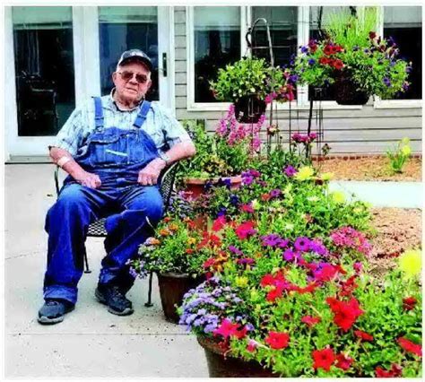 A Master Gardener 100 Year Old Marvin Siebert Shares Love For Gardening With Others