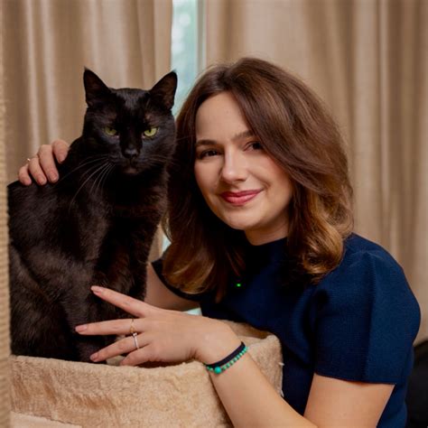 Cand Pisica Ta Sta Cu Burta In Sus Sa Stii Ca E Un Semn Minunat 🐱💛