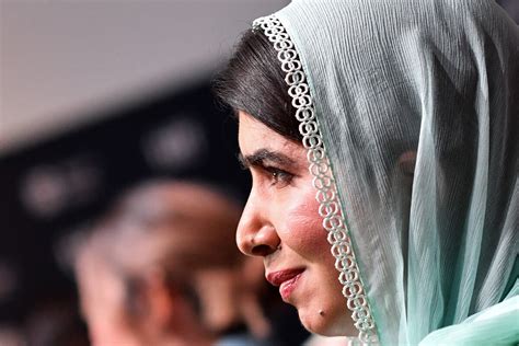 ملالہ کی نئی کتاب نے اشاعت سے پہلے ہی تہلکہ کیوں مچا دیا؟ عامر خاکوانی
