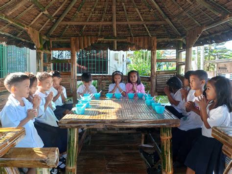 Tingnan Napakikinabangan Na Ng Ating Mga Mag Aaral Ang Proyektong Kubo Na Naisakatupatan