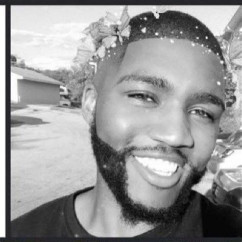 Bris Eddscoutcx เรื่องราว Snapchat ตลอดจน Spotlight และเลนส์